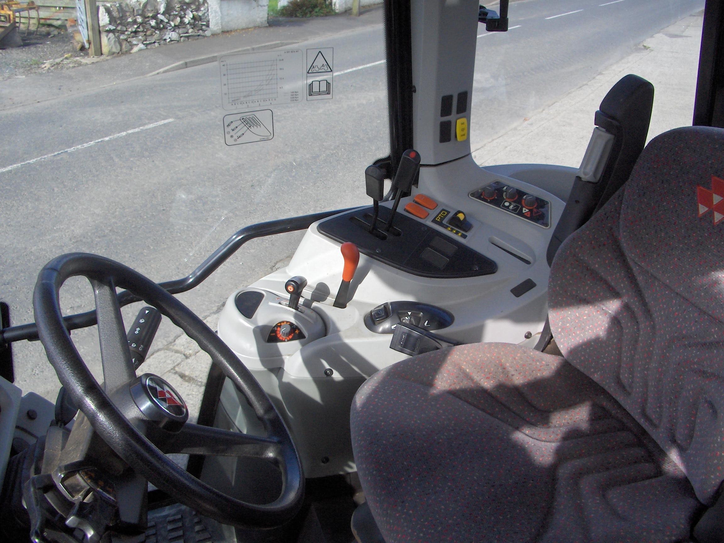 Massey Ferguson 5440 Dyna 4 - Davidson Tractors